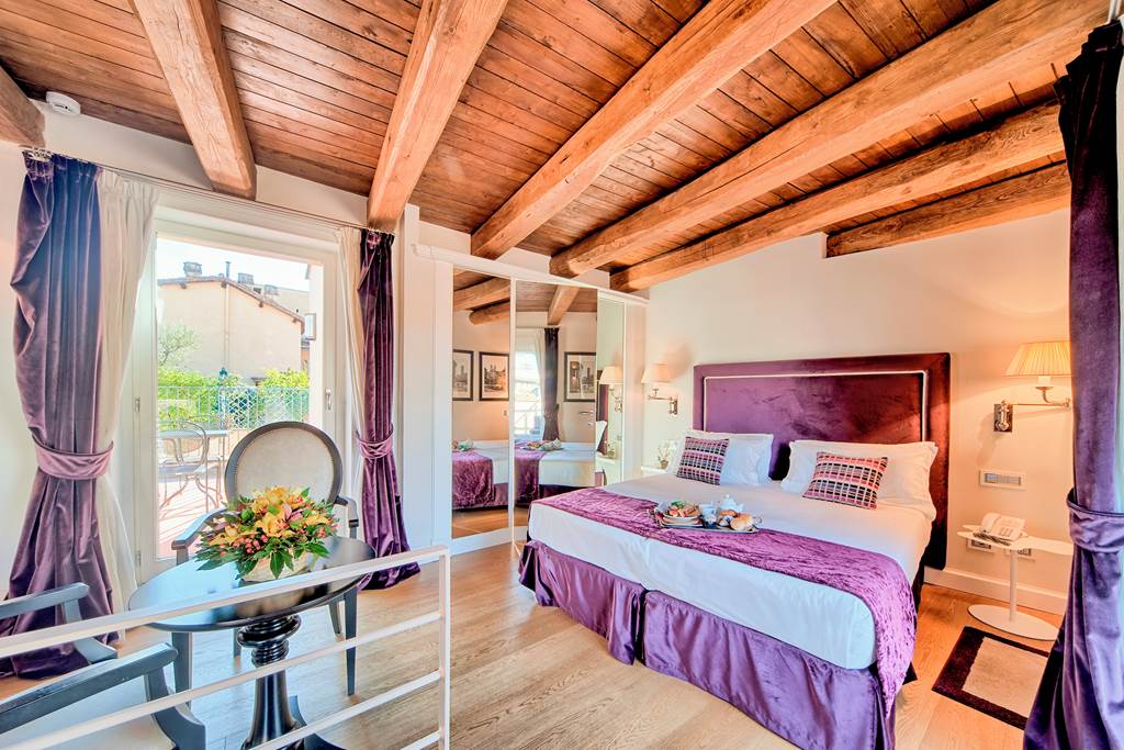 Trevi Palace Luxury Inn - Kosmar